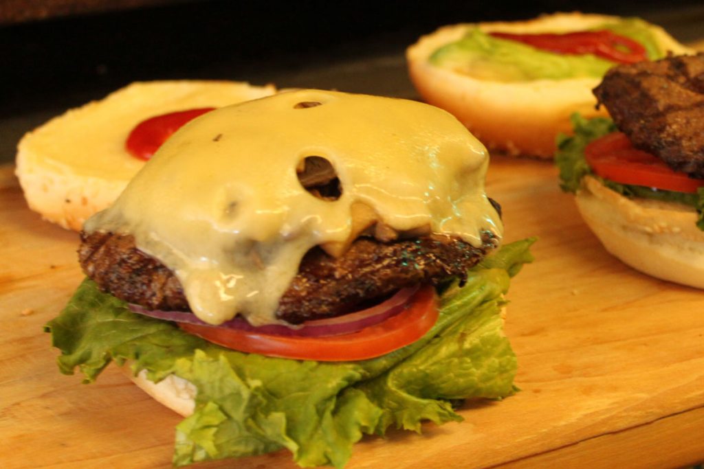 Izzy's Burger Spa – Fresh Charbroiled Burgers – Never Frozen