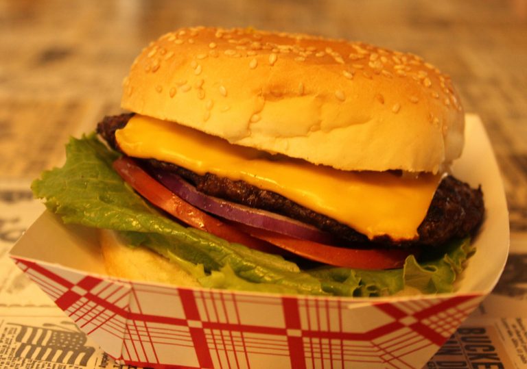 Izzy's Burger Spa – Fresh Charbroiled Burgers – Never Frozen